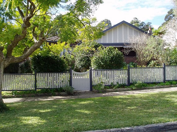 Stepped Fence VS Flat Top Fence - Craft In Wood